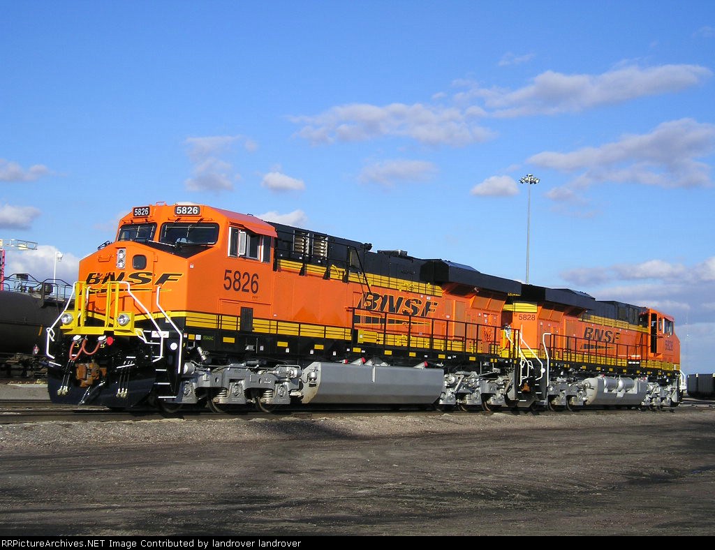 BNSF 5826 Brand New Looking For Work